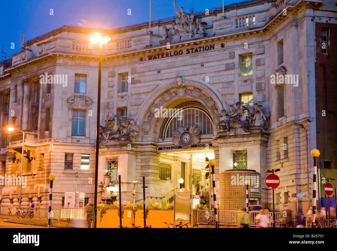 London waterloo station architecture hi-res stock photography and ...