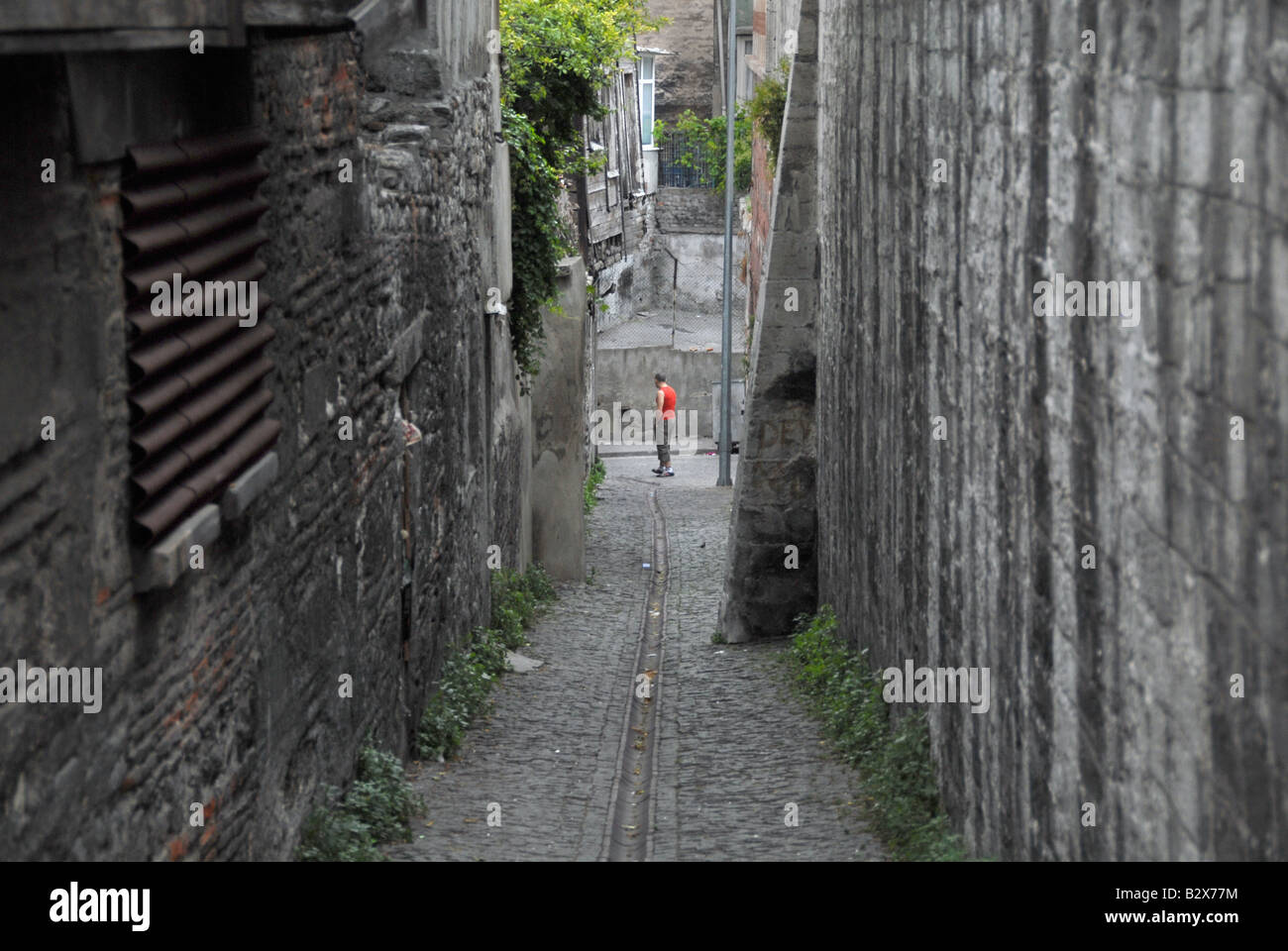 Alleyway houses man hi-res stock photography and images - Alamy