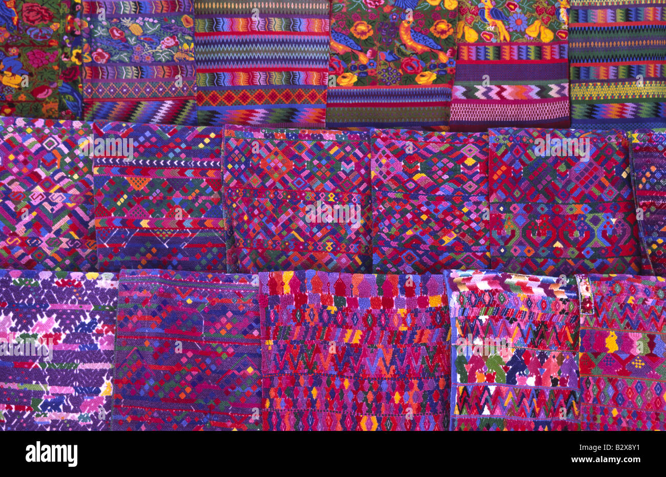 Huipiles hi-res stock photography and images - Alamy