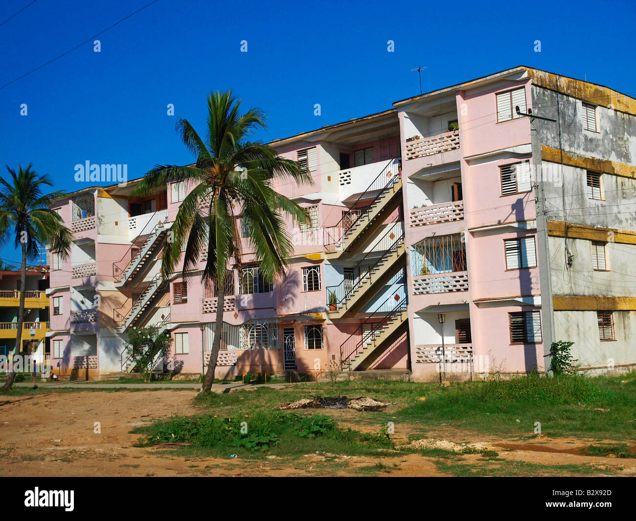 Housing cuba cuban palm hi-res stock photography and images - Alamy