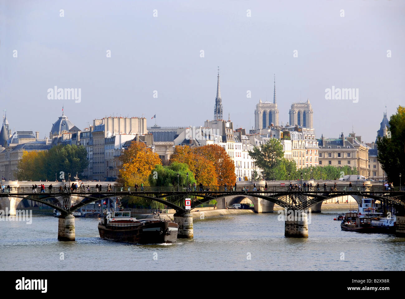 Seine bridges history historical hi-res stock photography and images ...