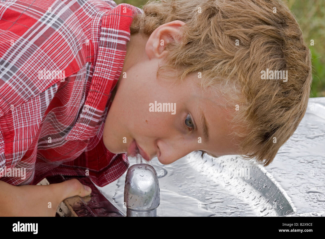 Boy drinking from water fountain hi-res stock photography and images ...