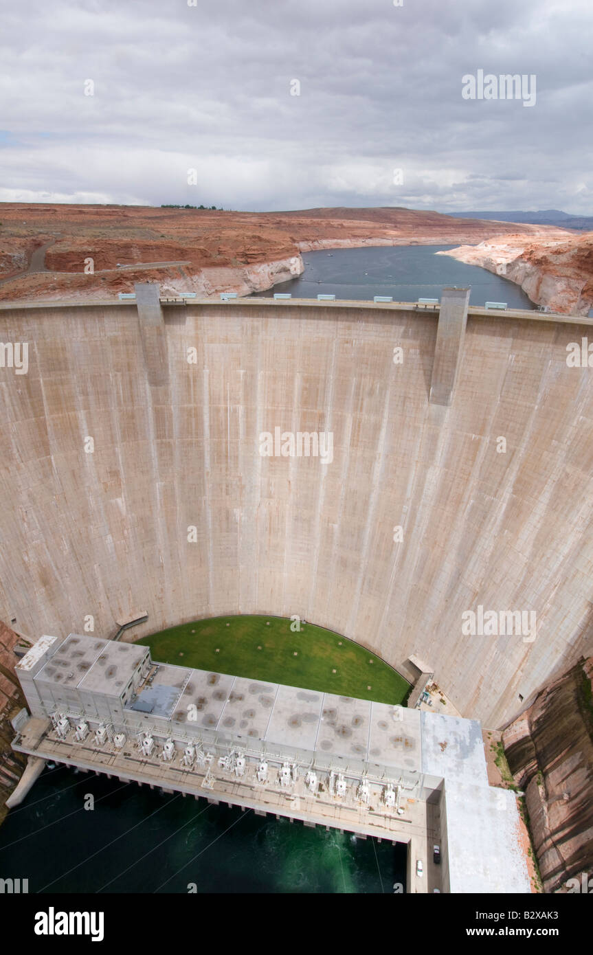 Glen Canyon Dam holds back Lake Powell on a beautiful summer day Stock ...