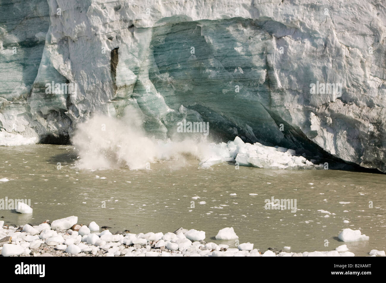 Collapsing ice sheet hi-res stock photography and images - Alamy