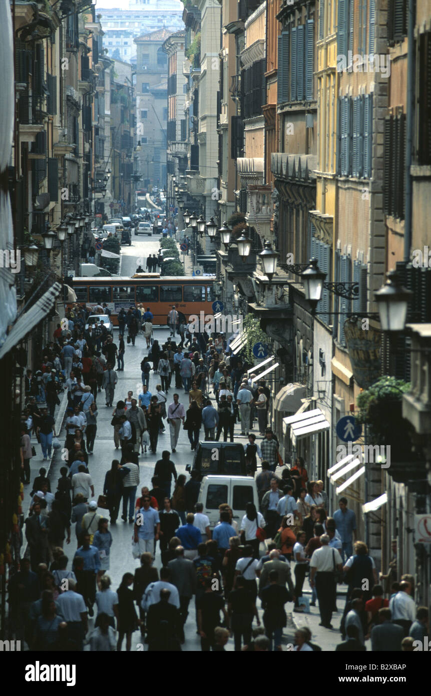 Crowded pedestrian street in Rome Italy Stock Photo - Alamy