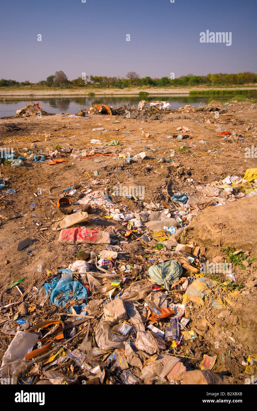 Litter on banks of Yamuna River, Agra City, Uttar Pradesh, India ...