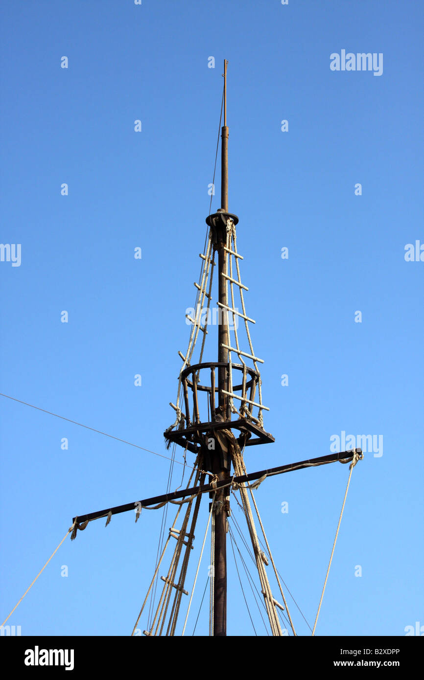 Top of the mast of the old sailing ship Stock Photo - Alamy