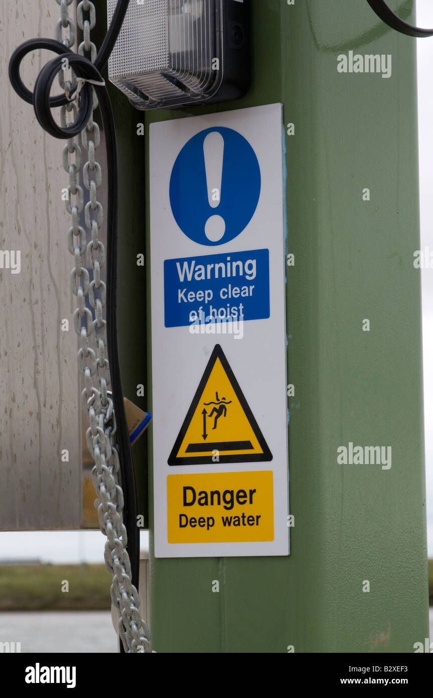 Danger signs hi-res stock photography and images - Alamy