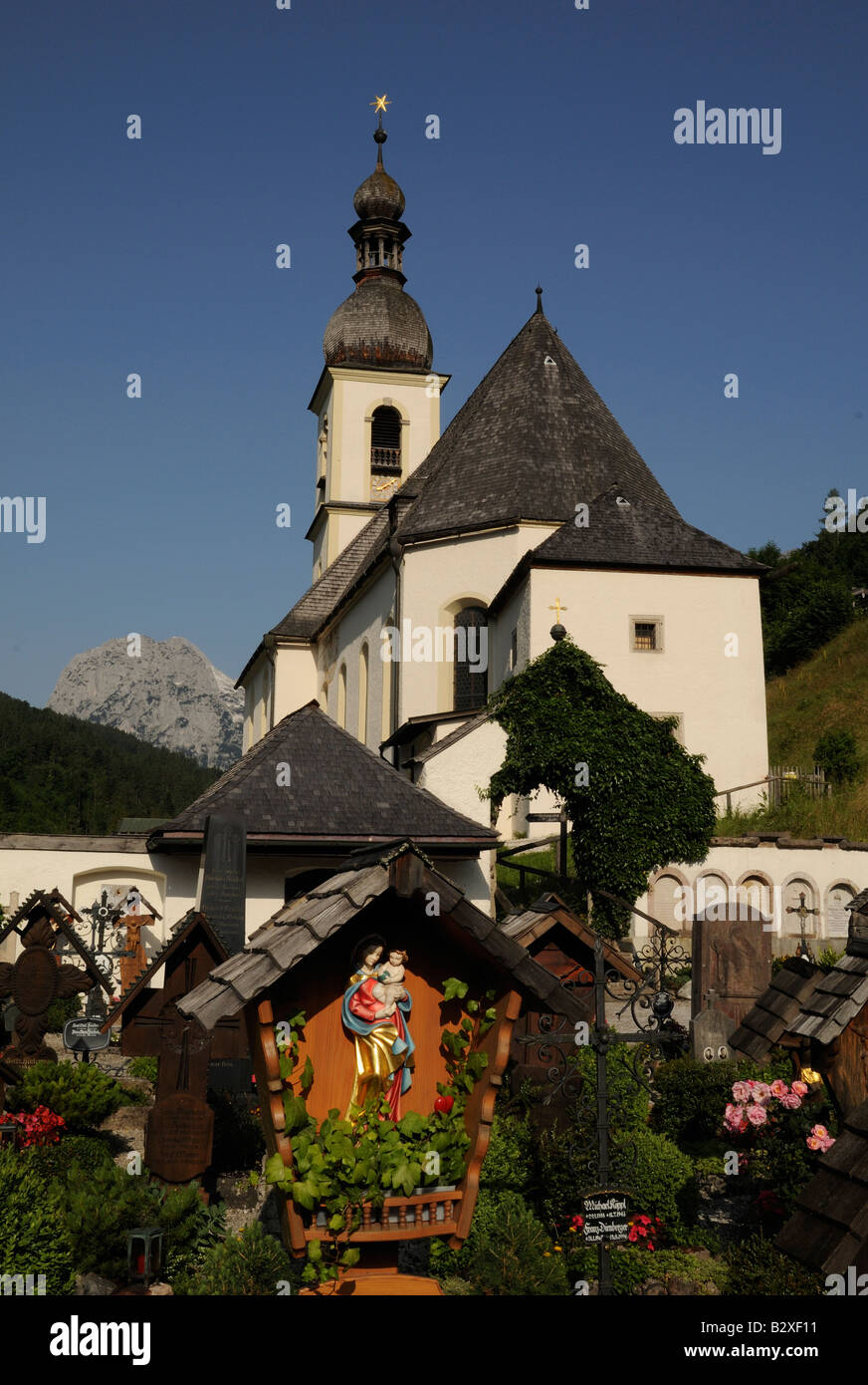 Church of St Sebastian in Bavarian mountain village of Ramsau Stock ...