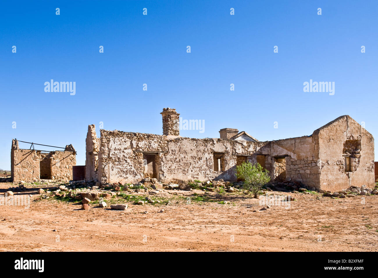 Homestead ruins in Central Australia Stock Photo - Alamy