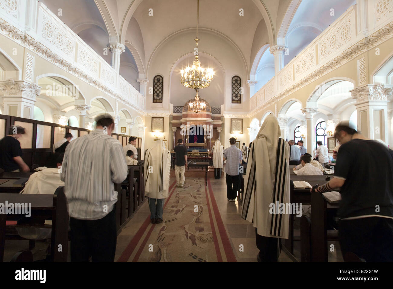 Synagogue prayer congregation hi-res stock photography and images - Alamy
