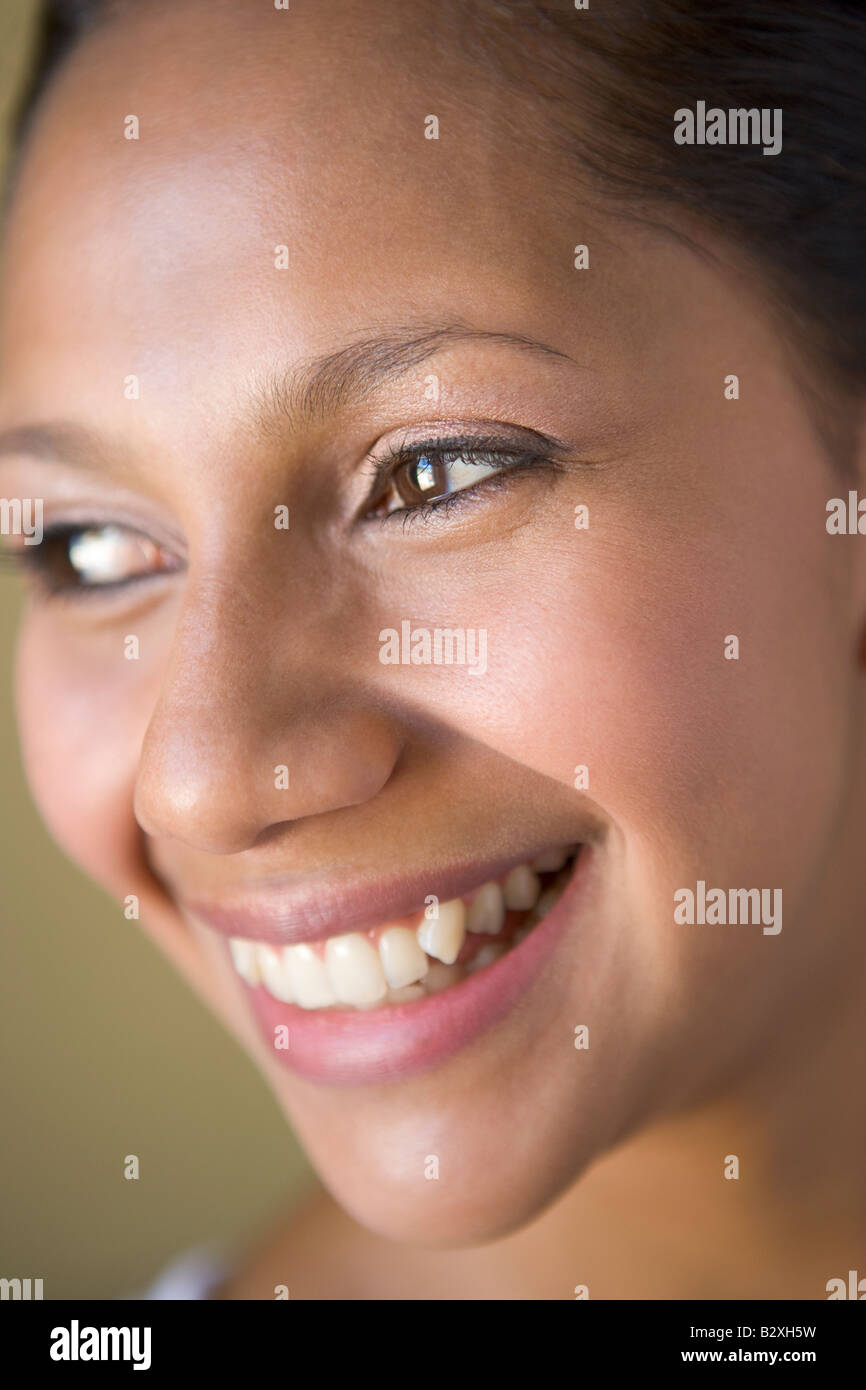 Head shot of woman smiling Stock Photo - Alamy