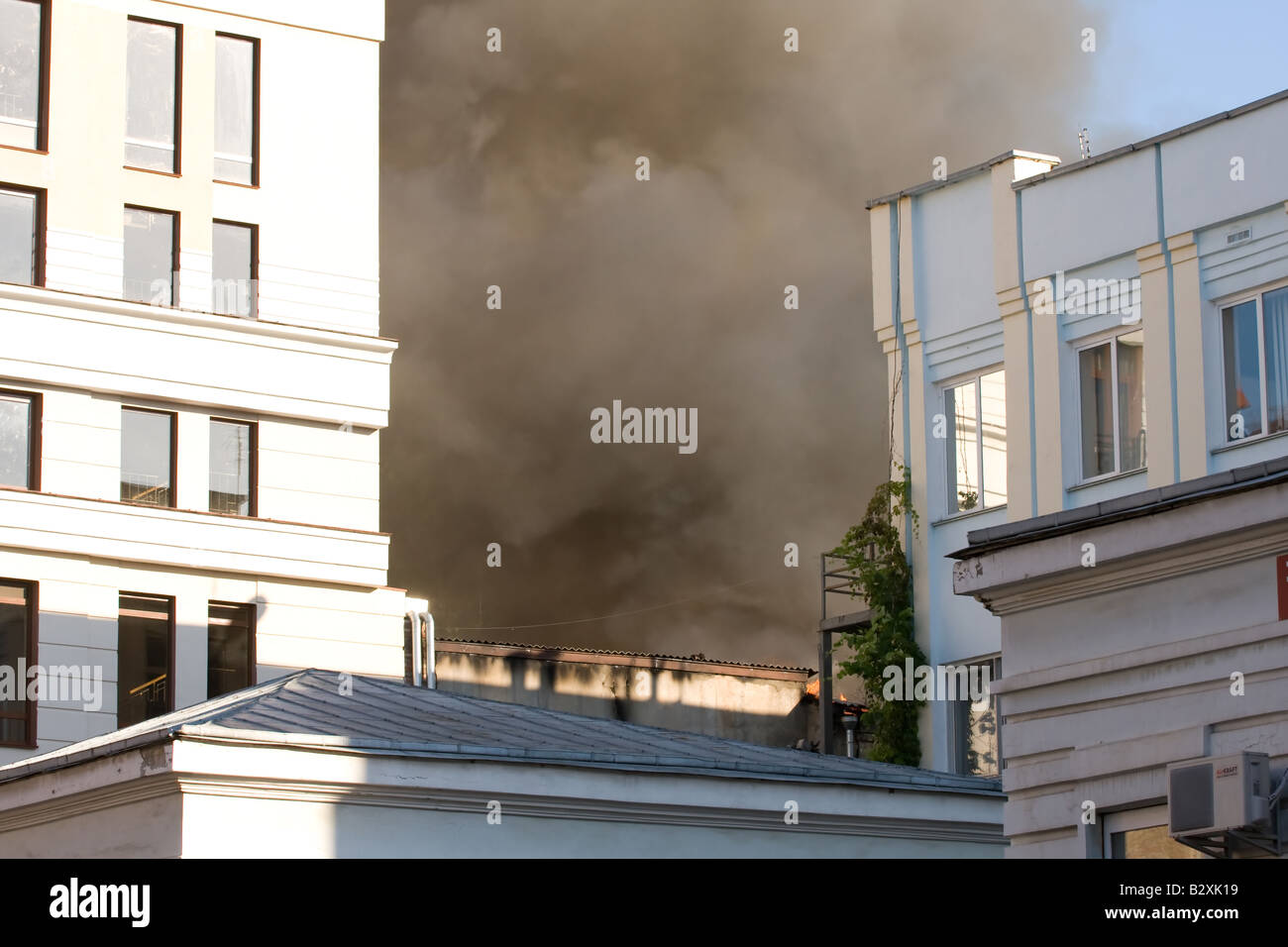 Building fire smoke hi-res stock photography and images - Alamy