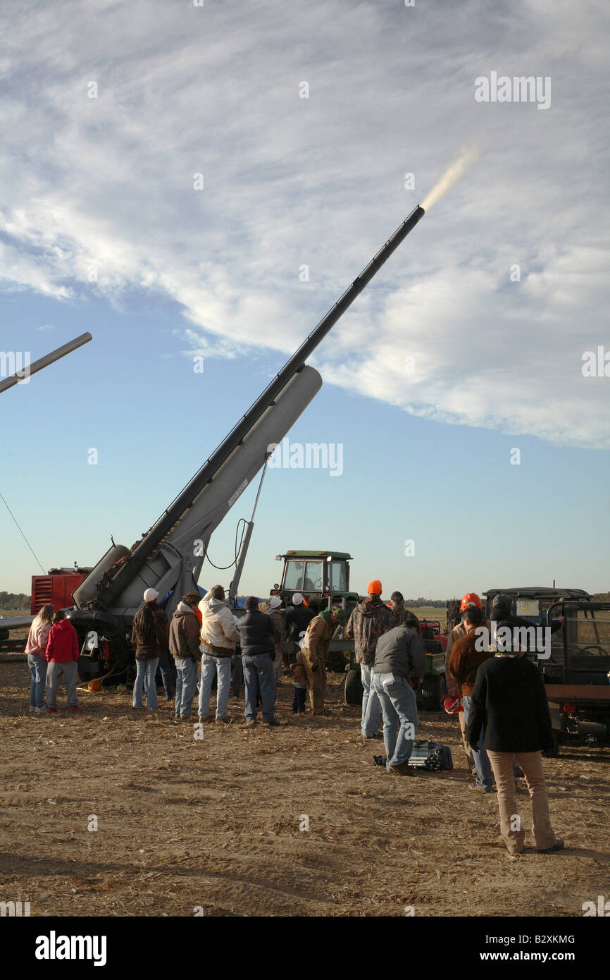 Machine gun shoot out hi-res stock photography and images - Alamy