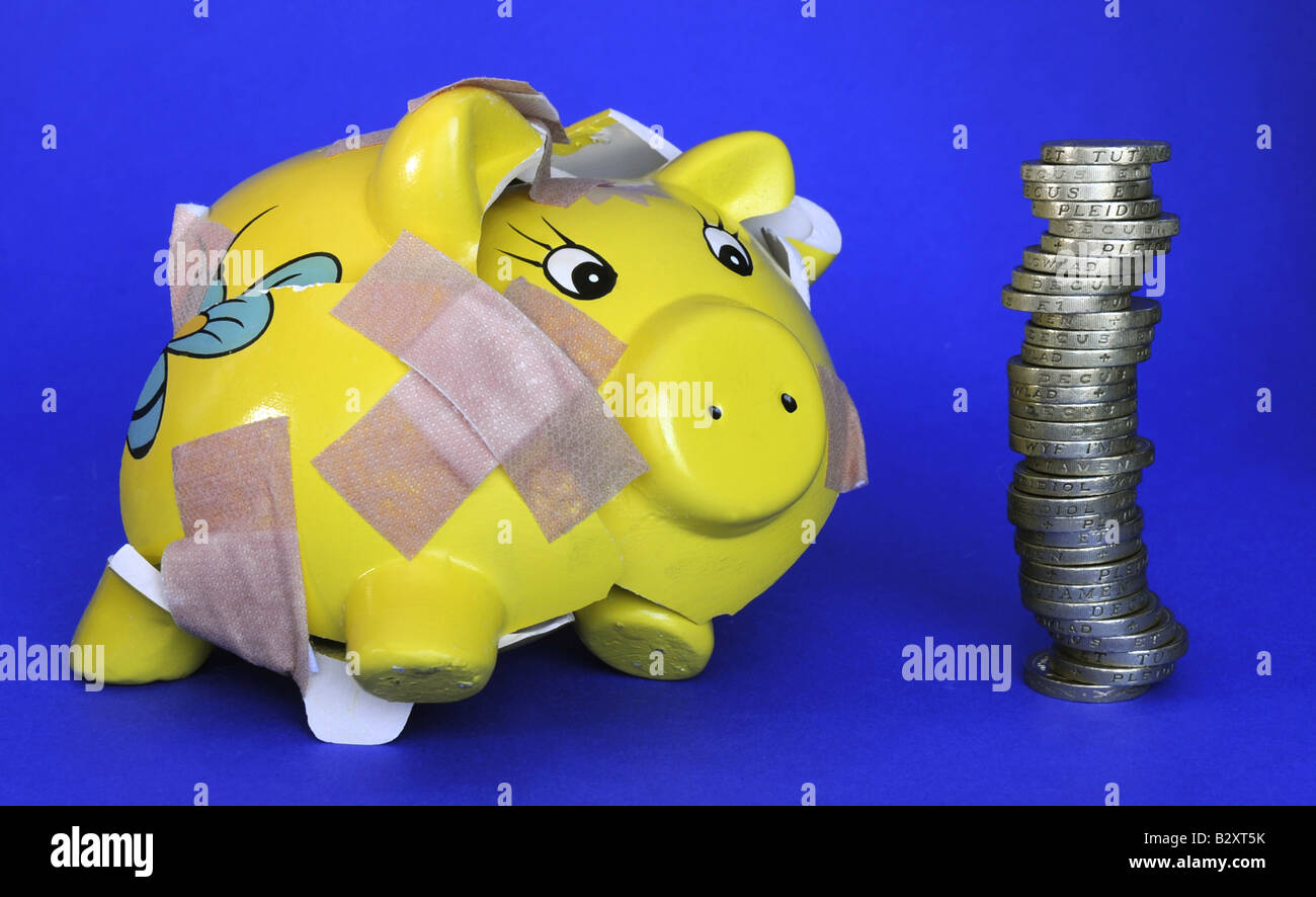 Smashed piggy bank hi-res stock photography and images - Alamy