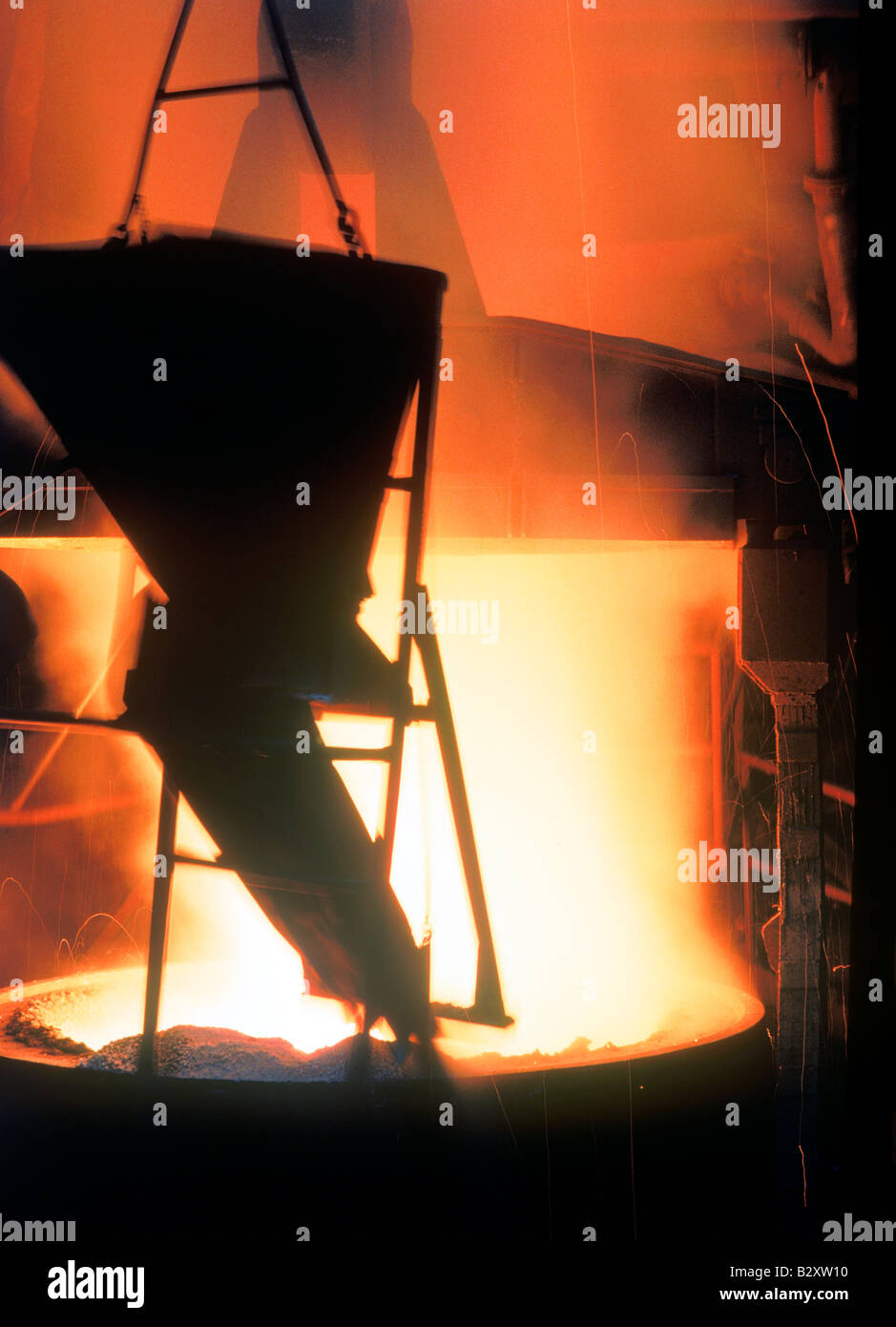 Molten metal sparks hi-res stock photography and images - Alamy