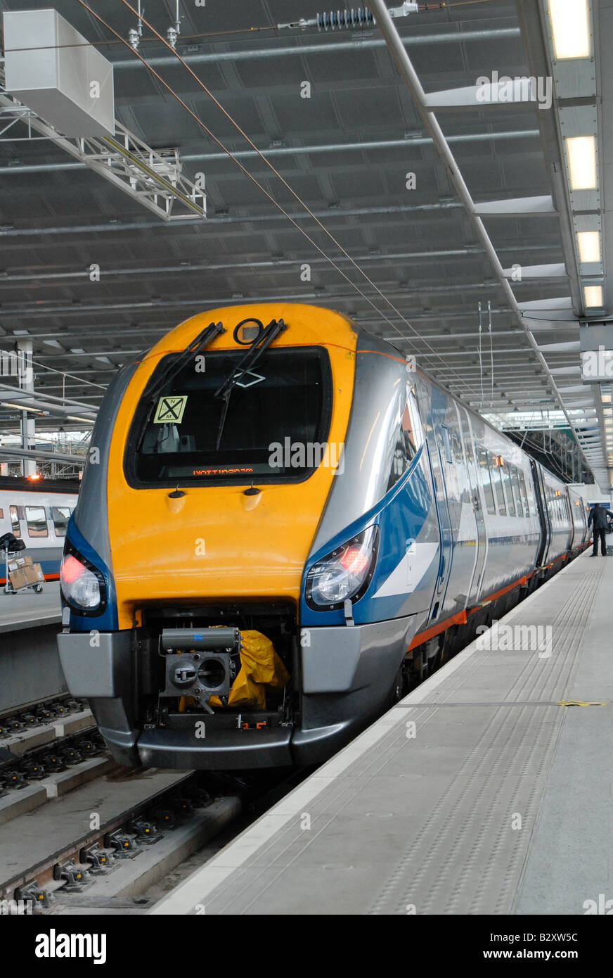 Class 222 Meridian train in midland mainline livery at St Pancras ...