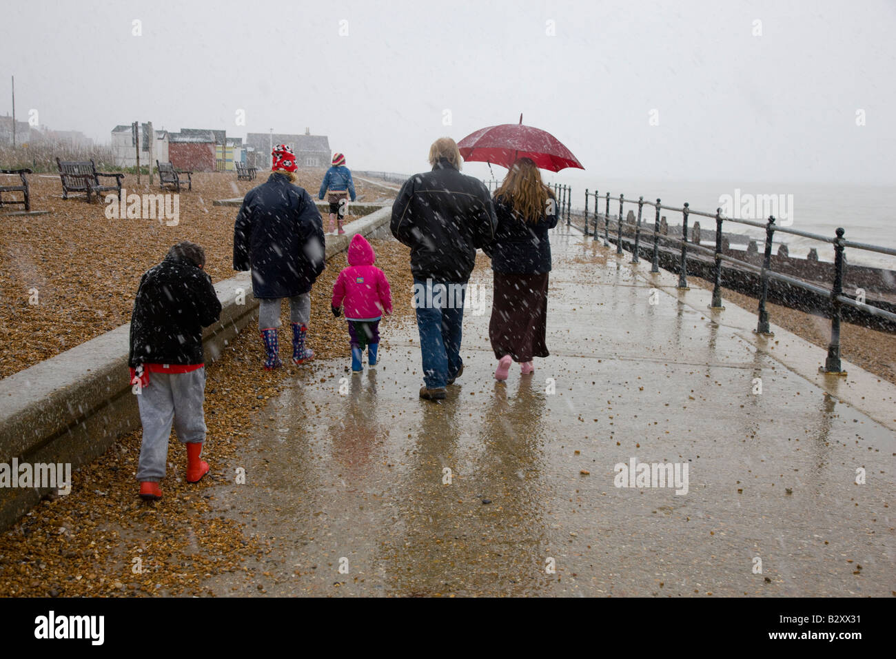 People out in cold weather hi-res stock photography and images - Alamy