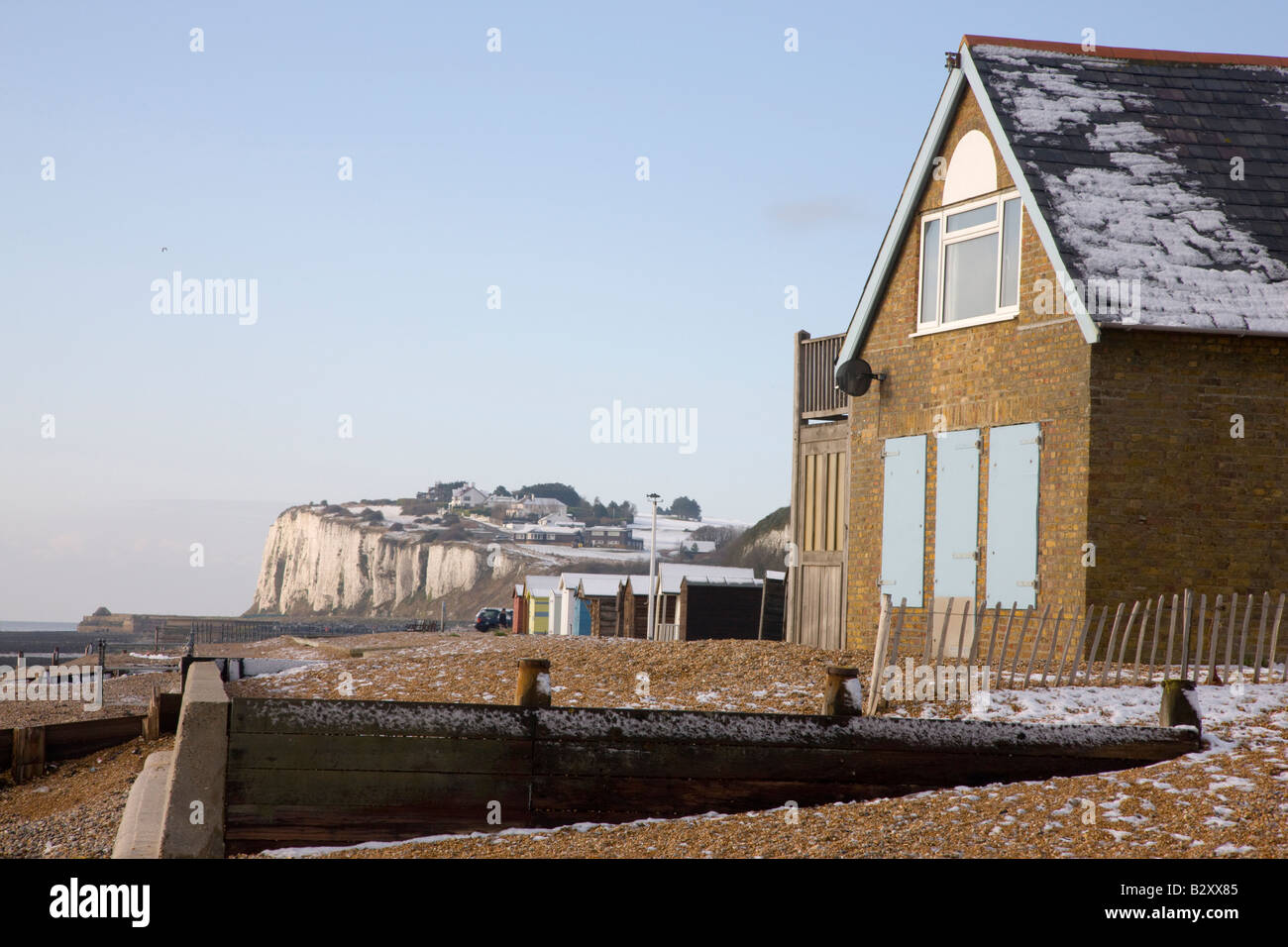 House and groynes on the beach in Kingsdown near Deal in Kent Stock ...