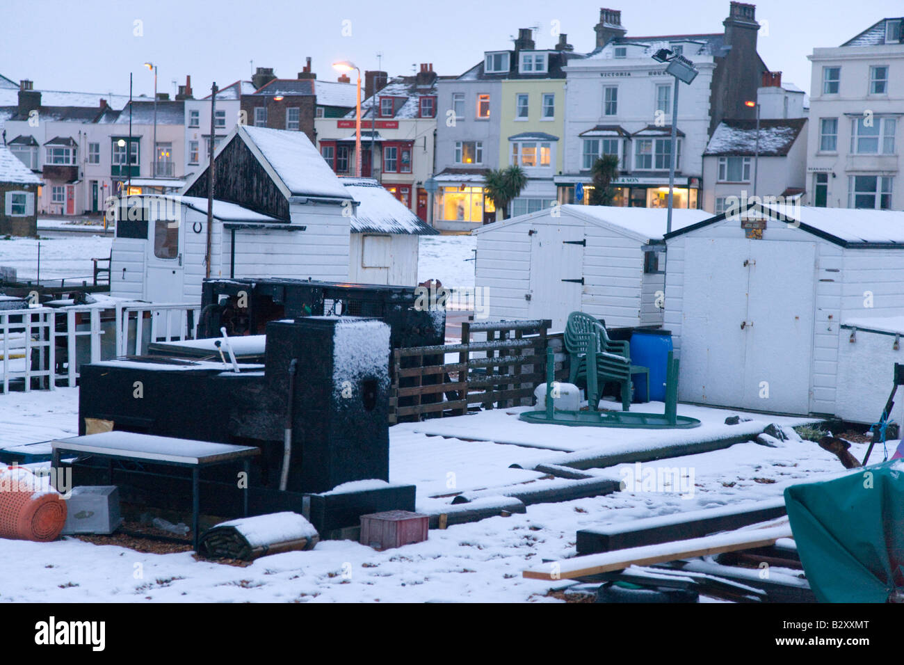 Kent boat huts snow hi-res stock photography and images - Alamy