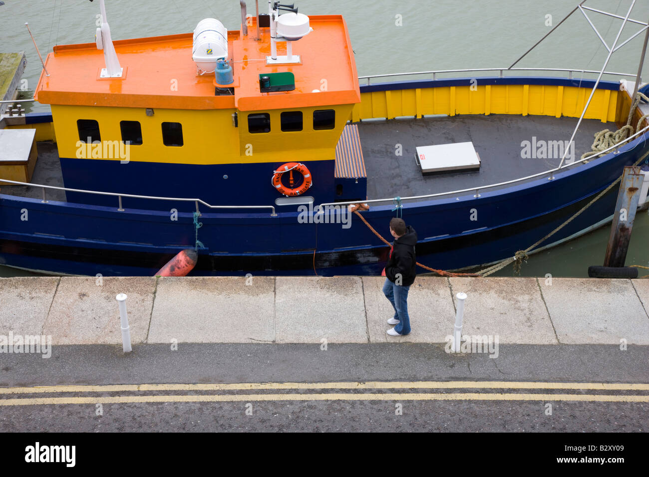 Lines on quay hi-res stock photography and images - Alamy