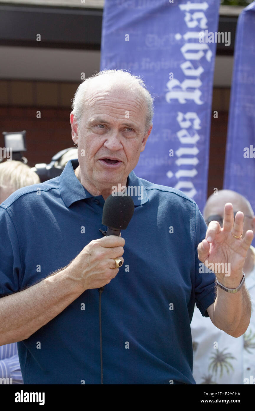 Fred Thompson speaking to crowd at Iowa State Fair during his campaign ...