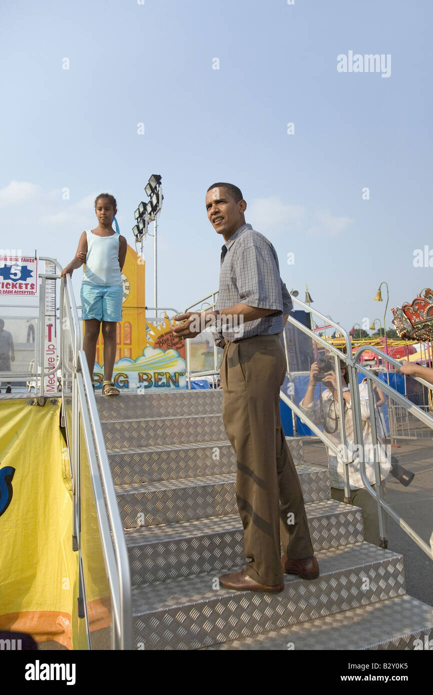 U.S. Senator Barak Obama campaigning for President with his daughter at ...