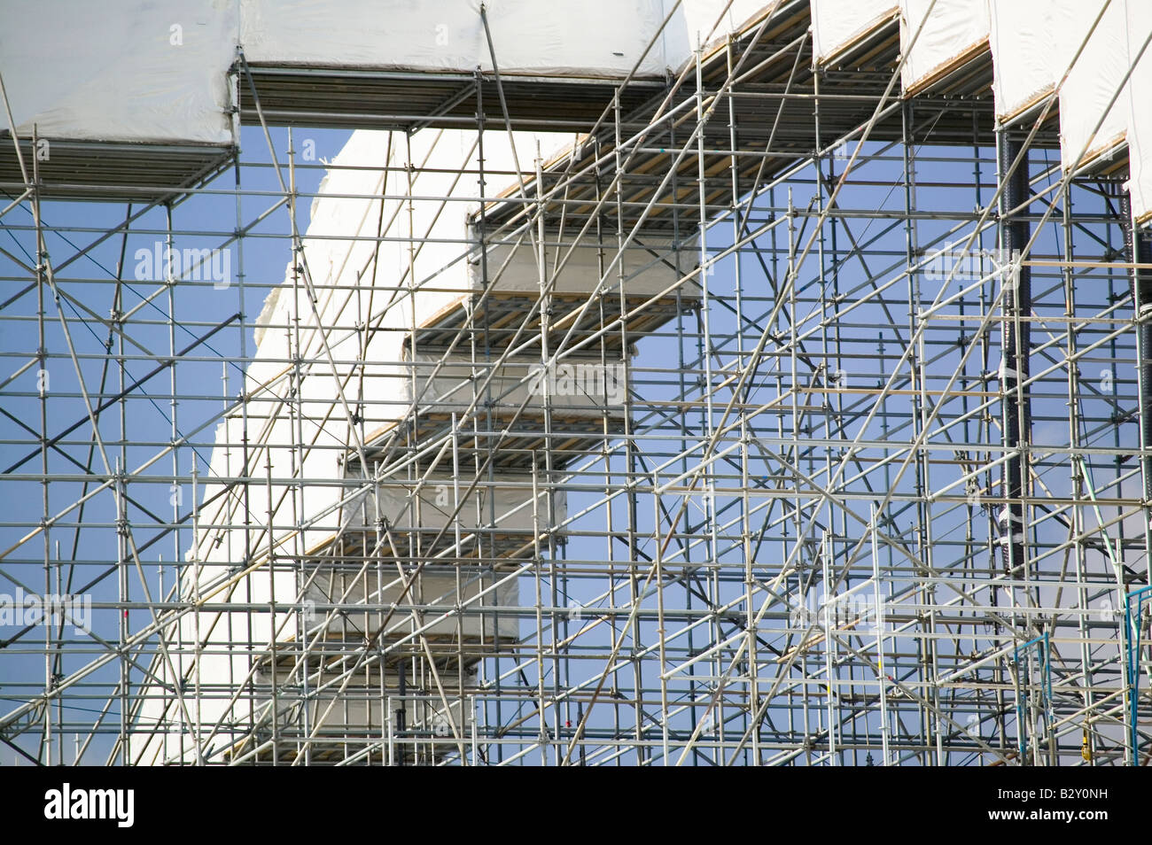 Landmark LAX Encounter Theme Restaurant under scaffolding for ...
