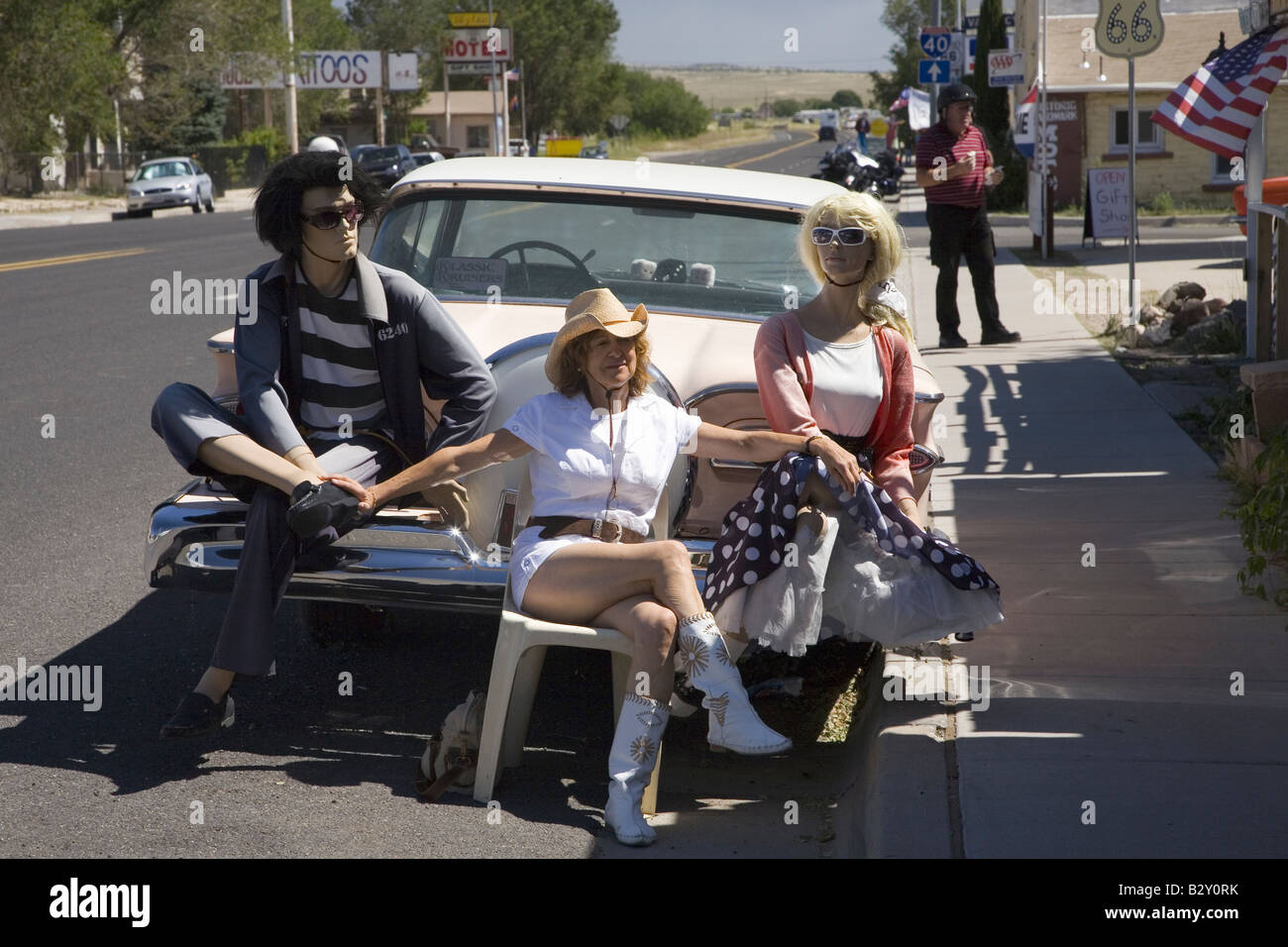 Car route 66 woman hi-res stock photography and images - Alamy