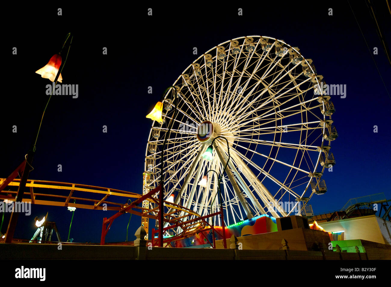 Amusement ride rides hi-res stock photography and images - Alamy
