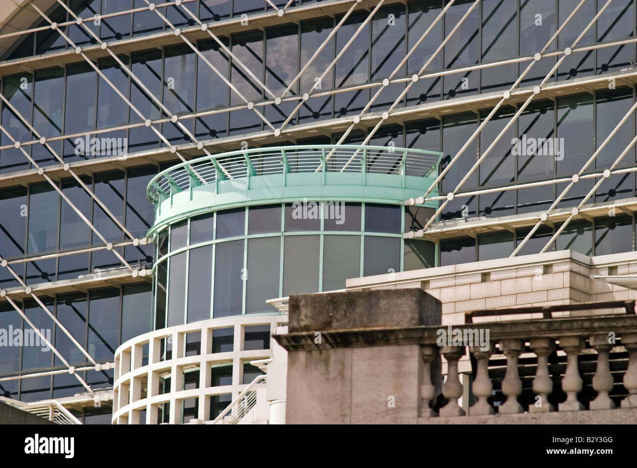 Charing cross railway station hi-res stock photography and images - Alamy