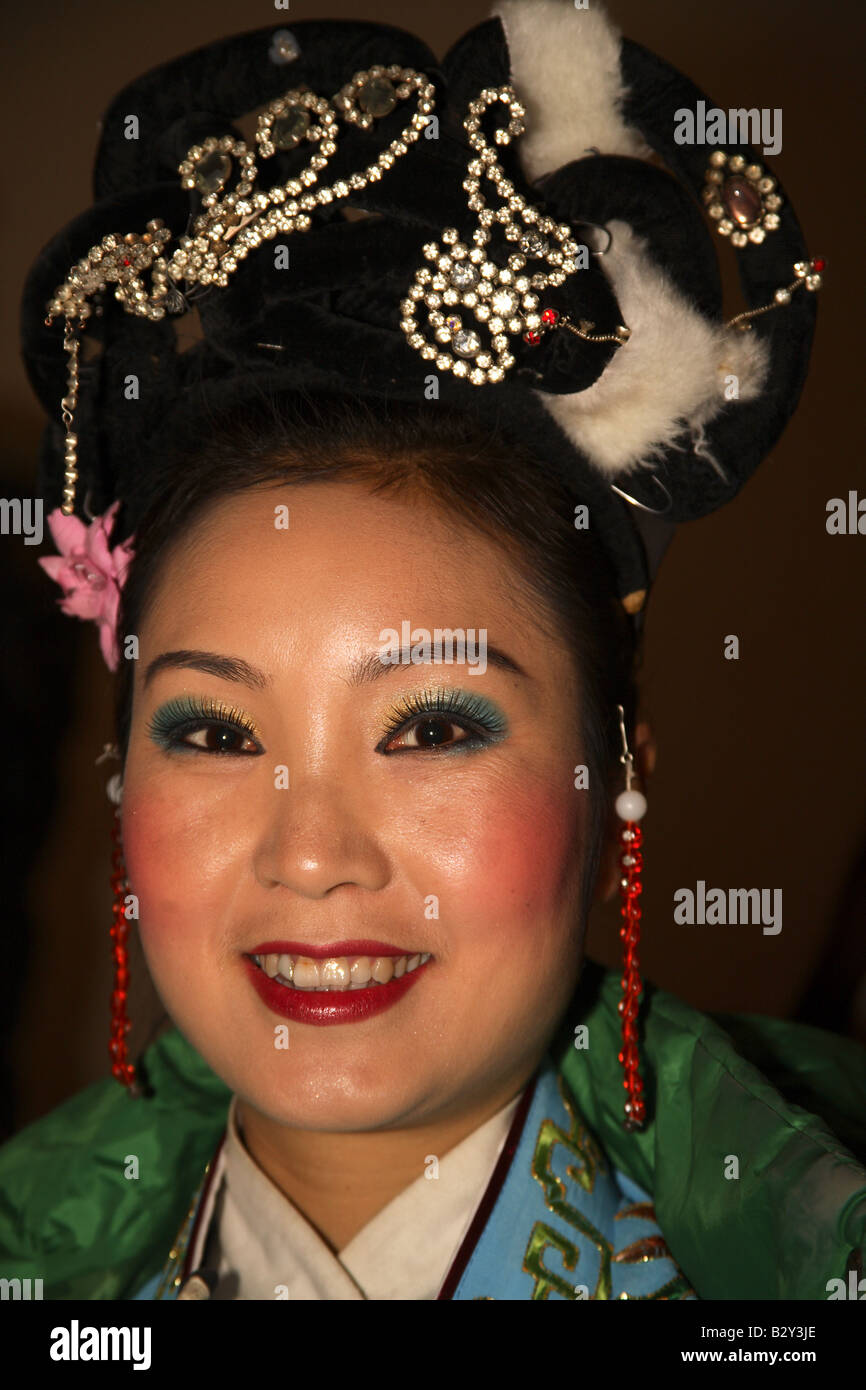 Opera artist hi-res stock photography and images - Alamy