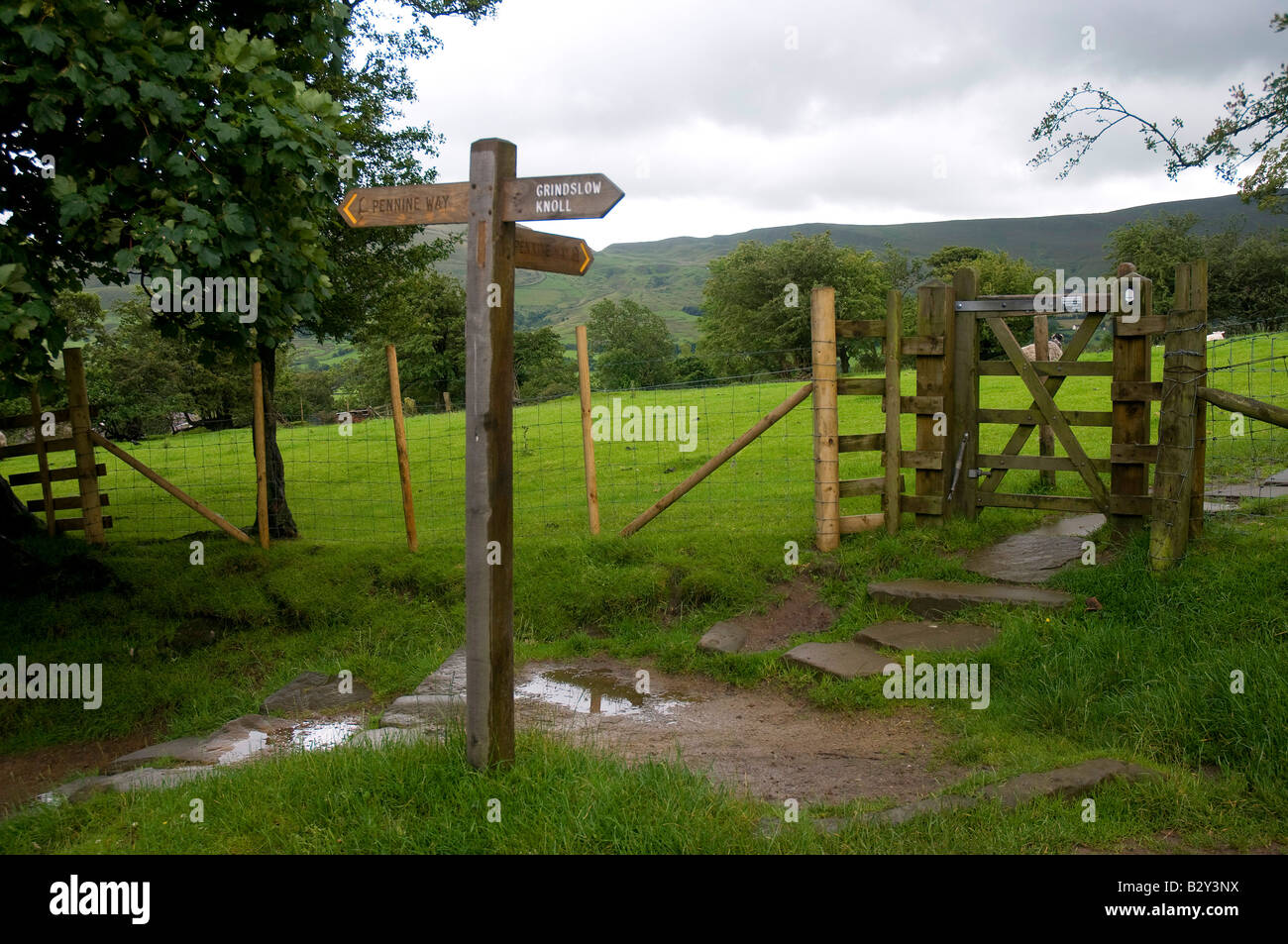 Pennine Way sign at Edale, Derbyshire Peak District, Northern England ...