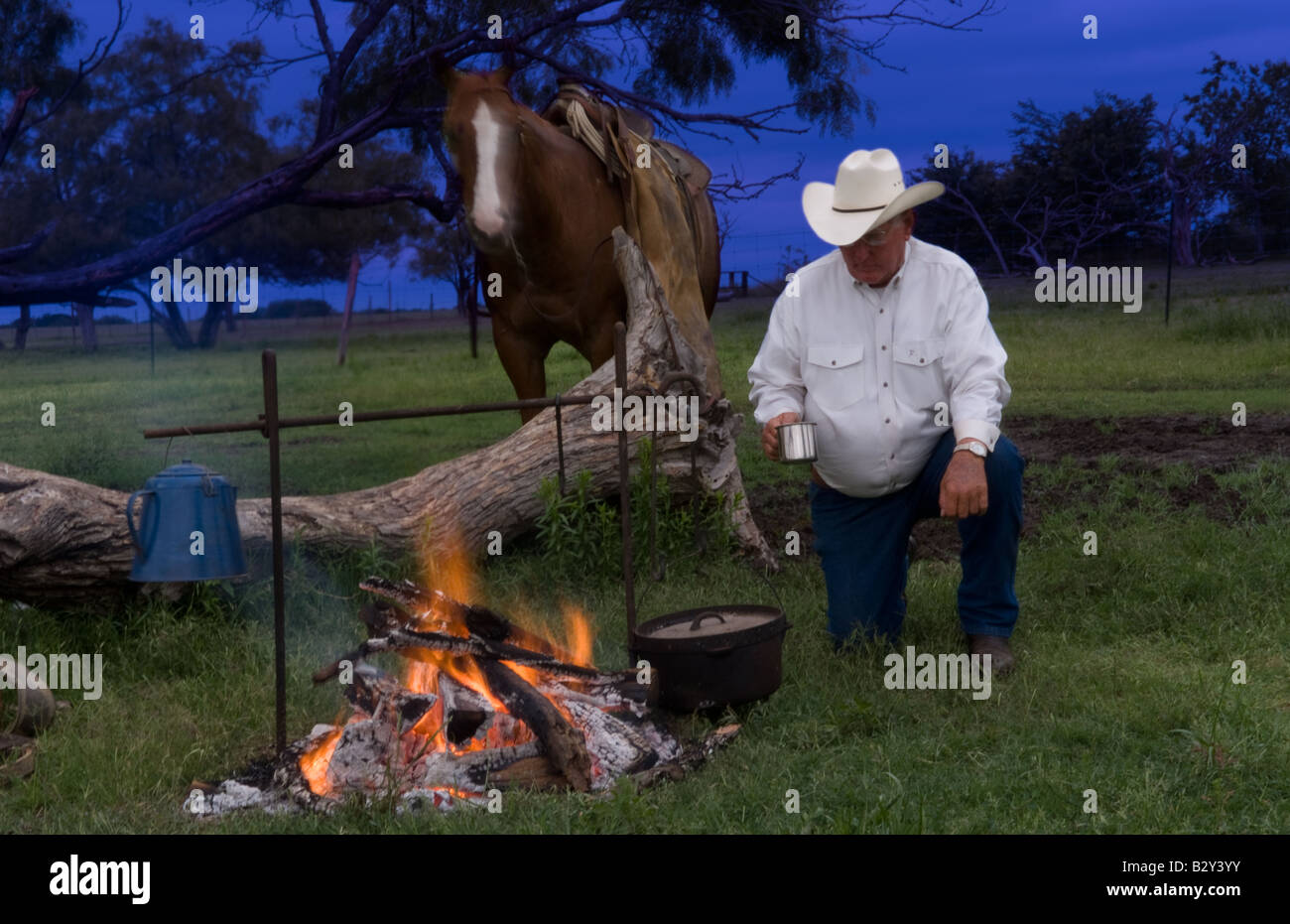 Cowboy campfire hi-res stock photography and images - Alamy