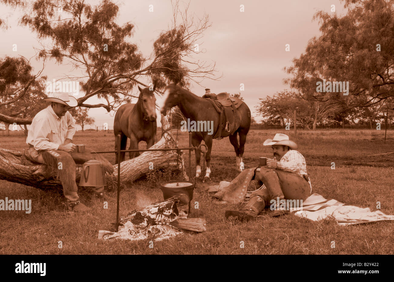Cowboys campfire hi-res stock photography and images - Alamy
