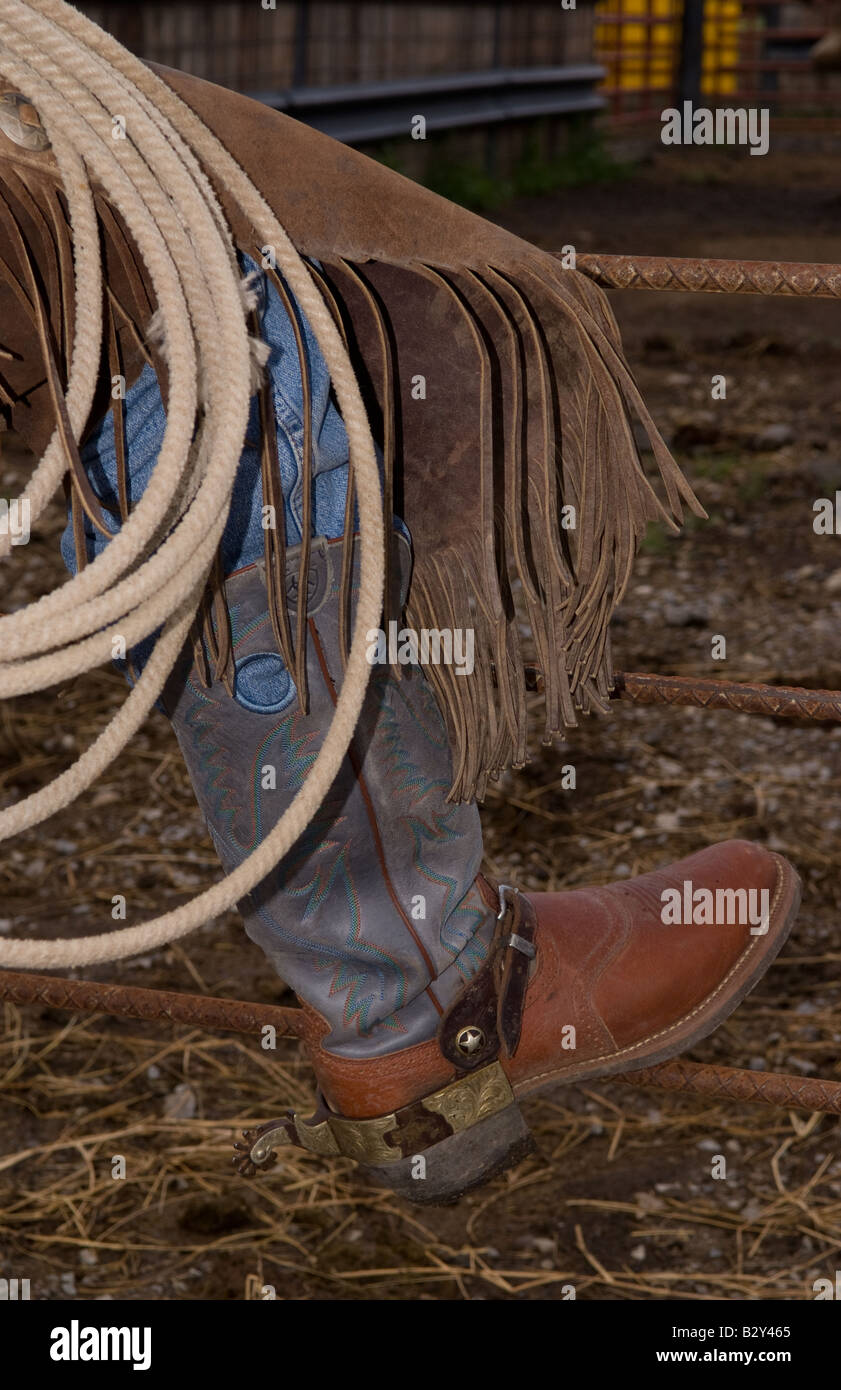 Cowboy with rope hi-res stock photography and images - Alamy