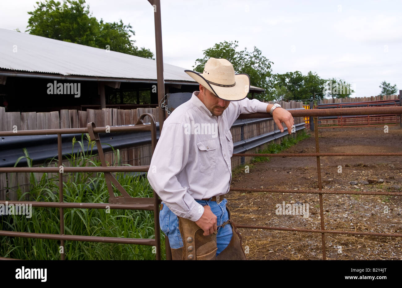 The cowboy life in the USA West as cowboy relaxes at ranch Stock Photo ...