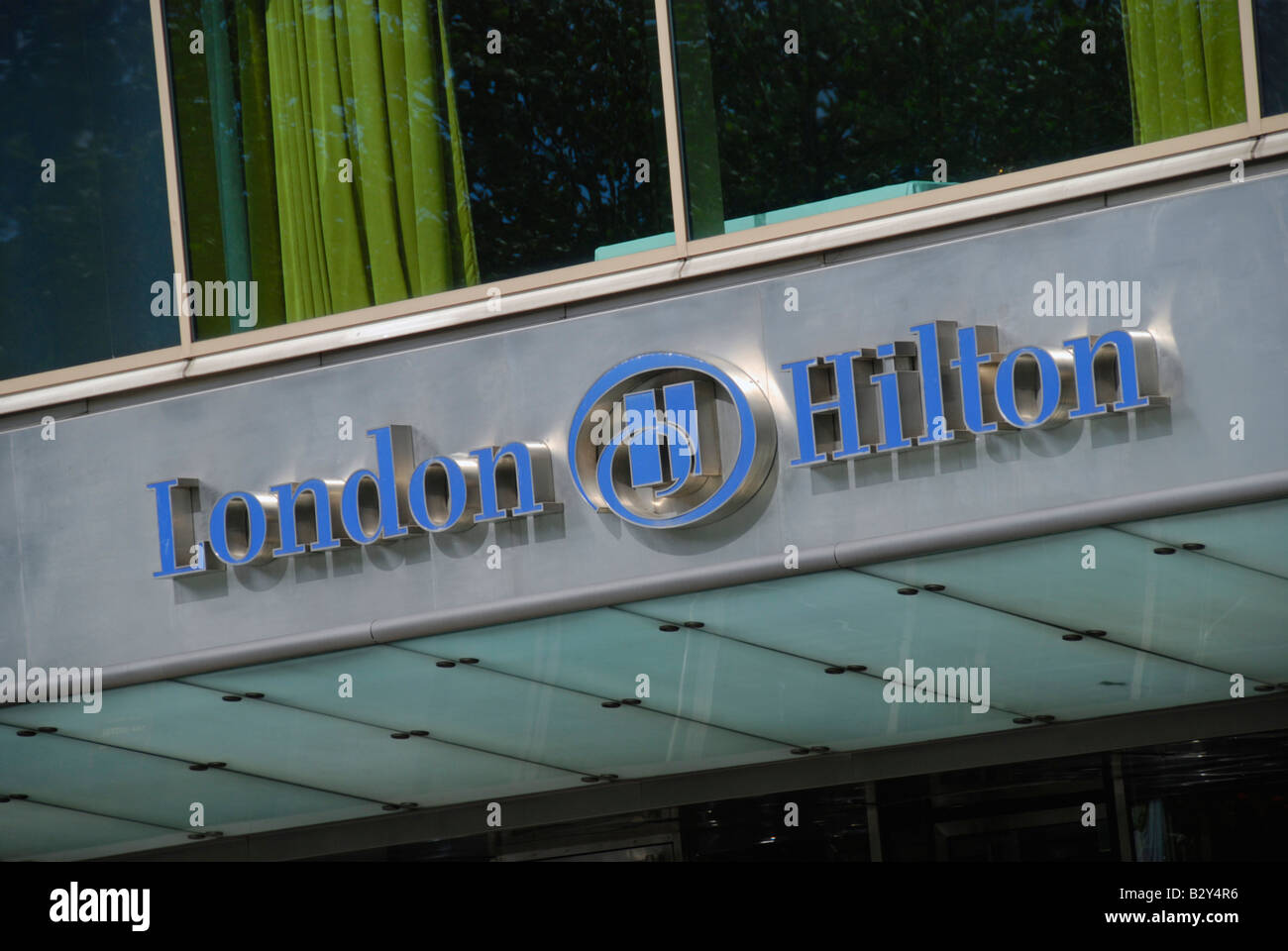 London hilton park lane exterior hi-res stock photography and images ...