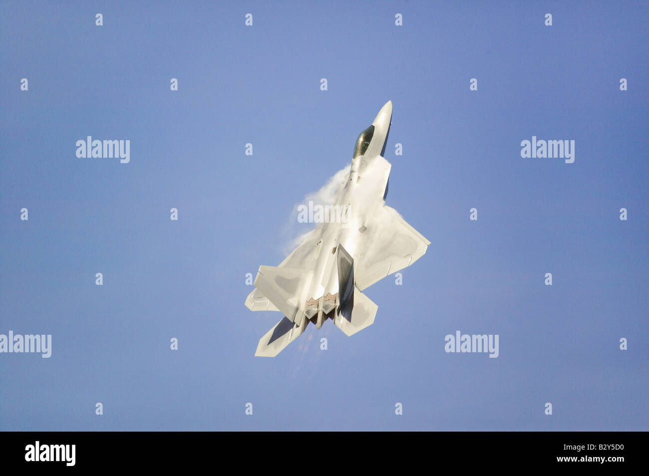 US Air Force F-22A Raptor Jet Fighter making extreme turn at 42nd Naval ...
