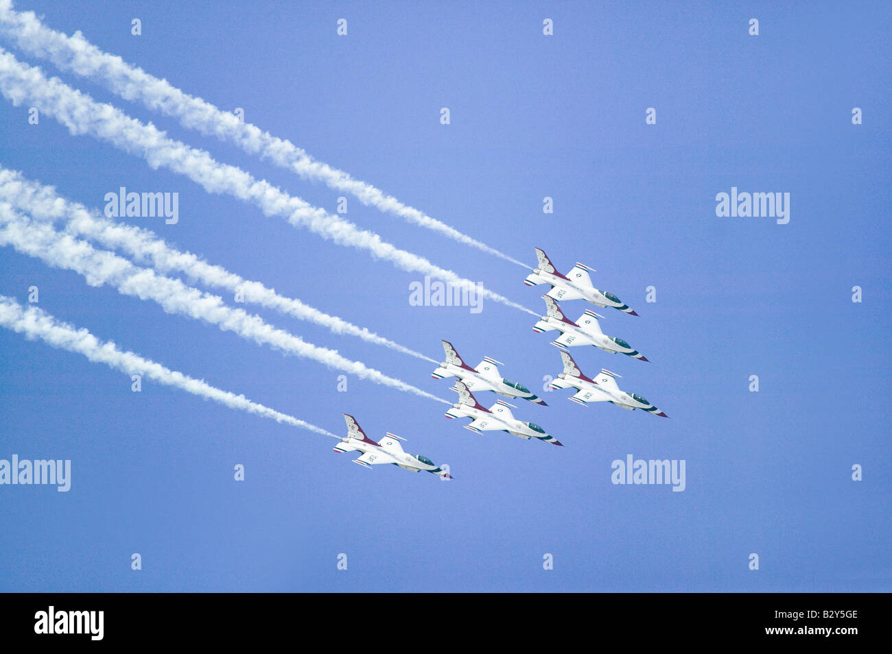 F 16 fighting falcon flight formation hi-res stock photography and ...