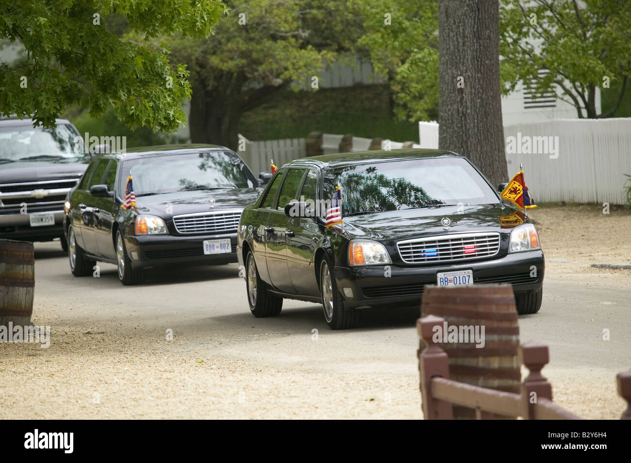 Black Presidential Limo and American Flag and motorcade pulling up in ...
