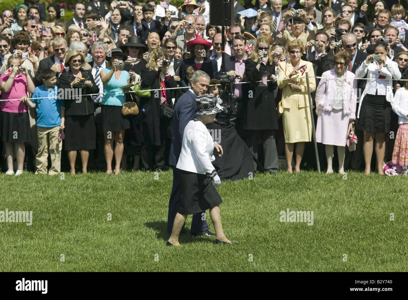 President George W. Bush and Queen Elizabeth II Stock Photo - Alamy