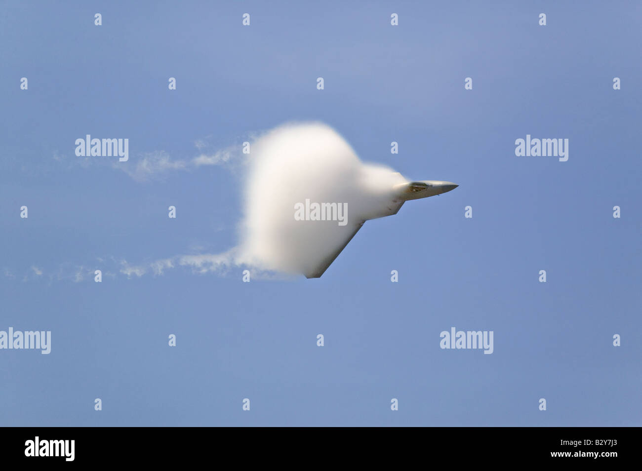 US Air Force F-22A Raptor Jet Fighter making extreme turn at 42nd Naval ...