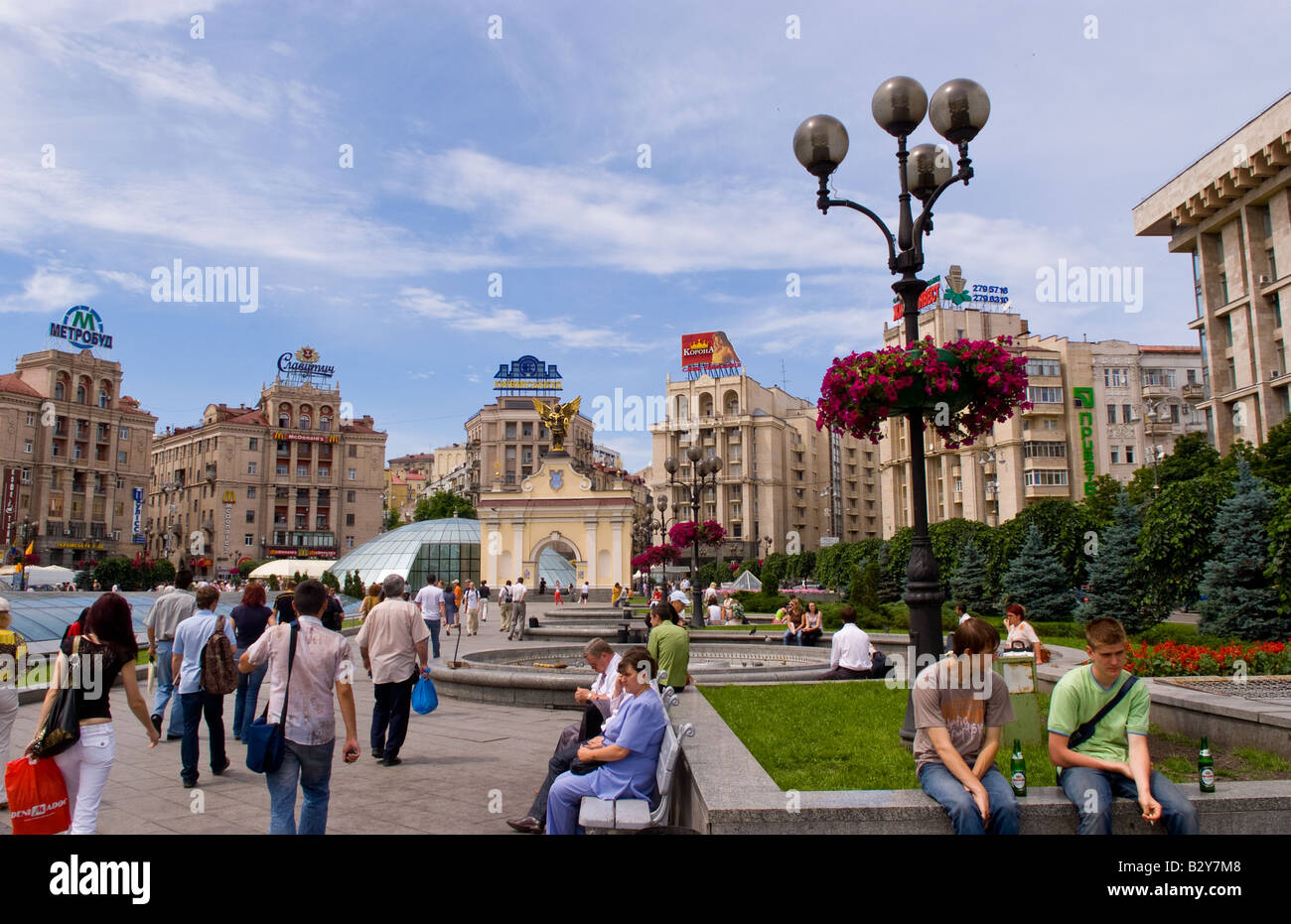Independence Square in park of city life in Center City with people ...