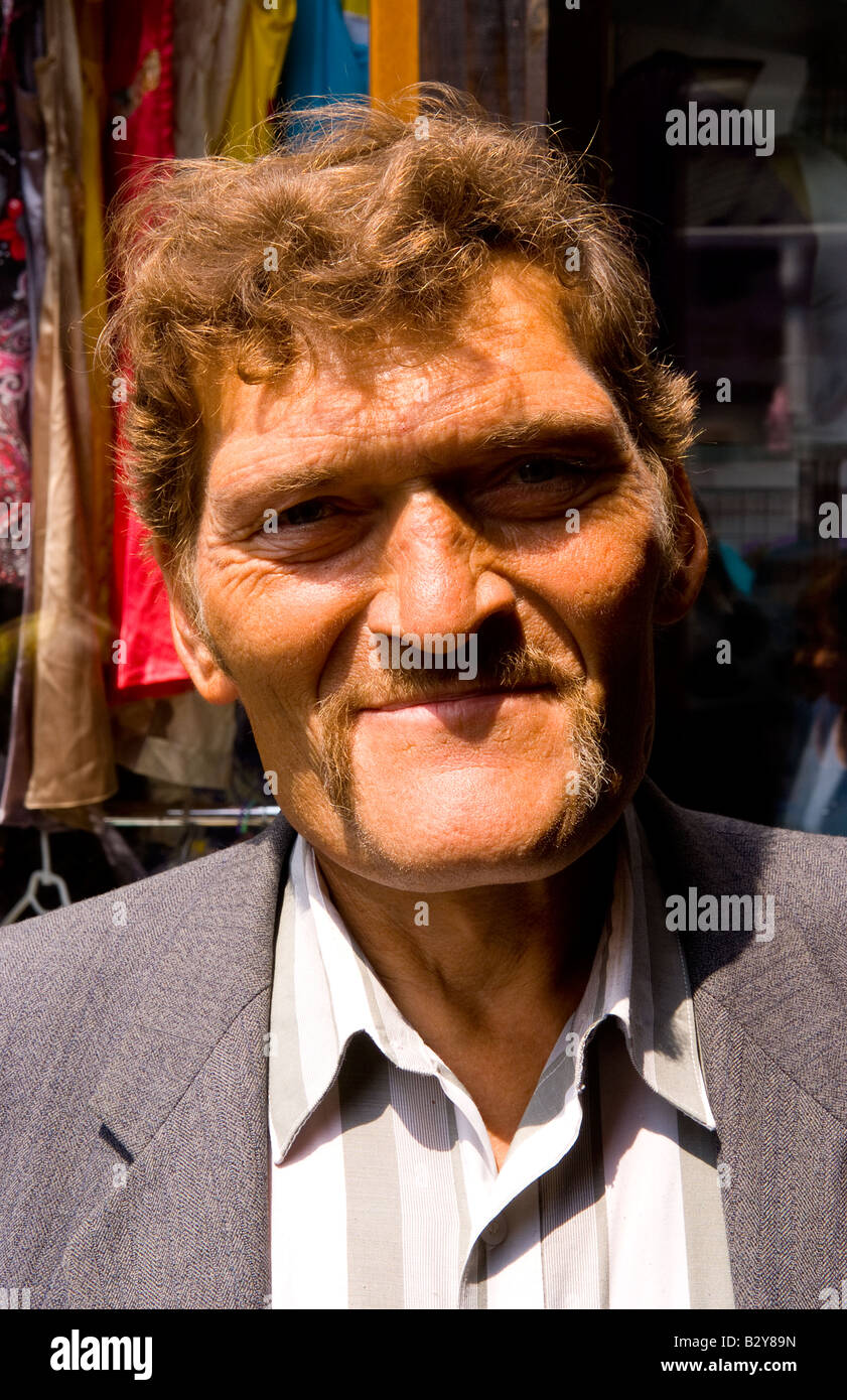 Giant head hi-res stock photography and images - Alamy