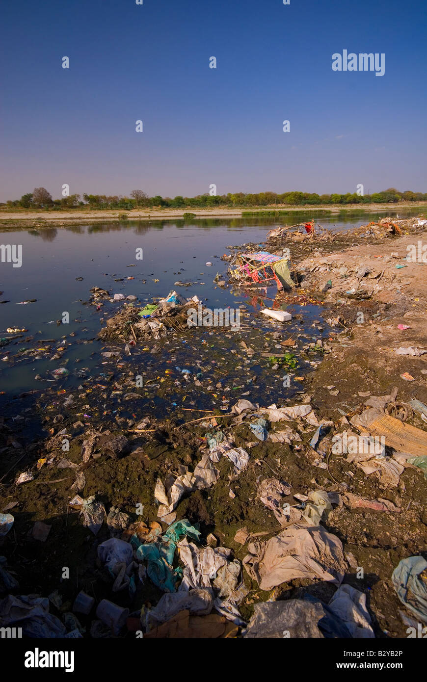 Litter on banks of Yamuna River, Agra City, Uttar Pradesh, India ...