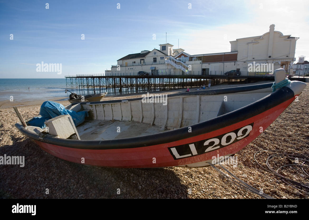 Fishing boat pier hi-res stock photography and images - Alamy