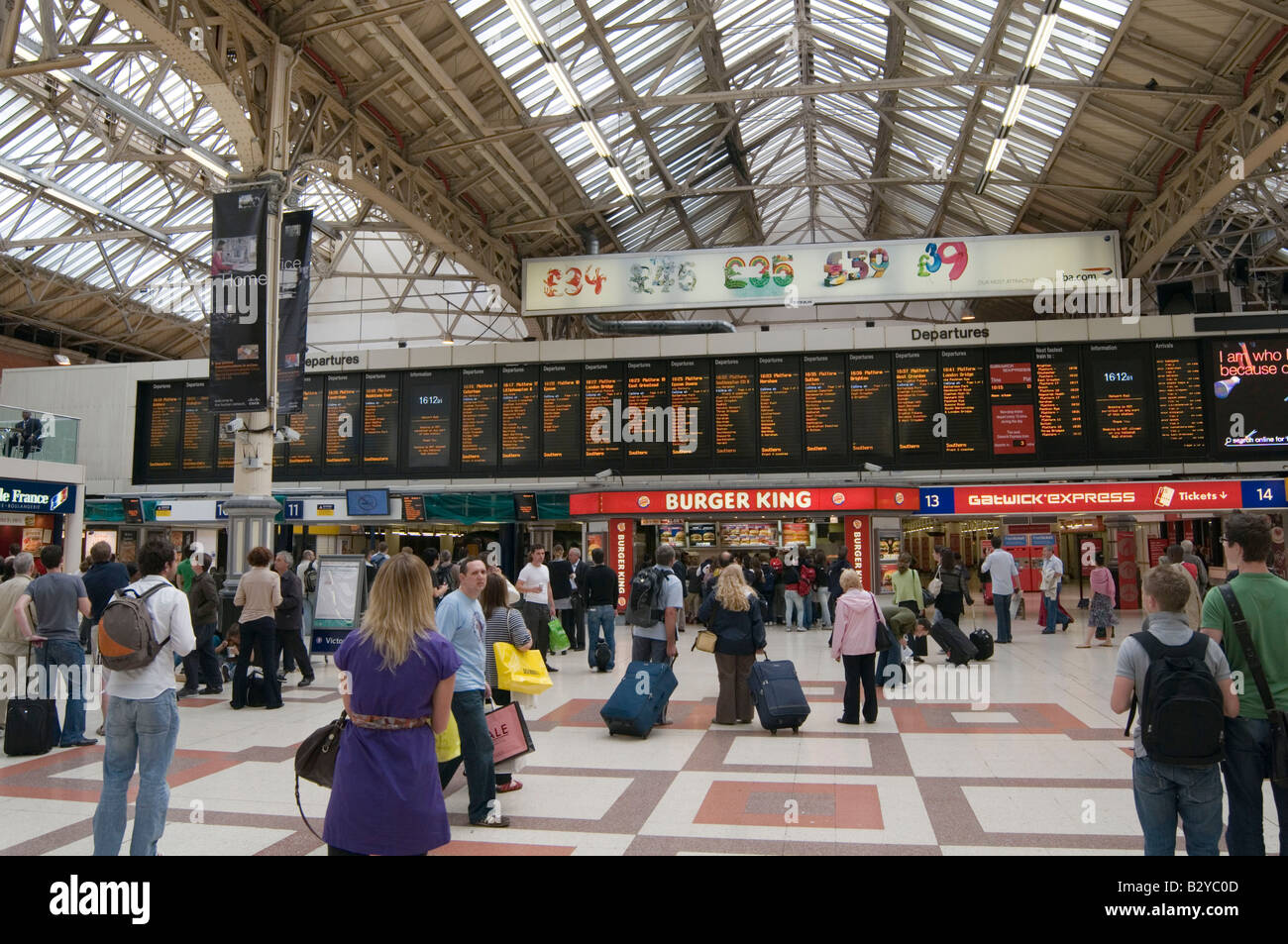 Train Platform London Victoria Station High Resolution Stock ...
