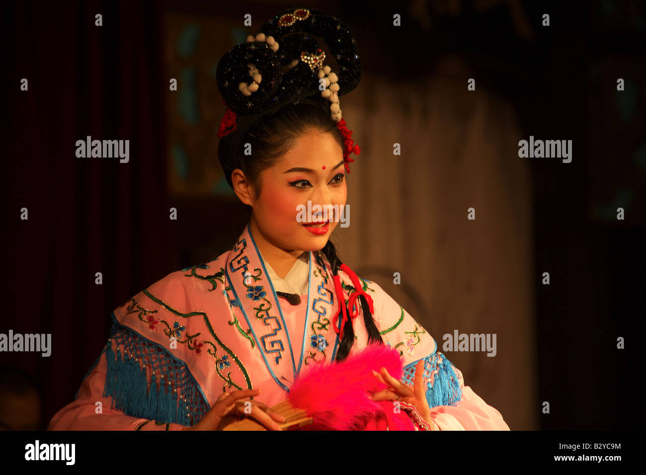 artist of the Chinese Opera group Stock Photo - Alamy