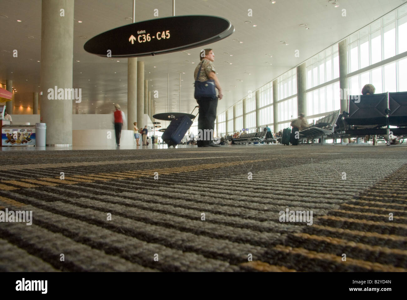 Concourse gate hi-res stock photography and images - Alamy